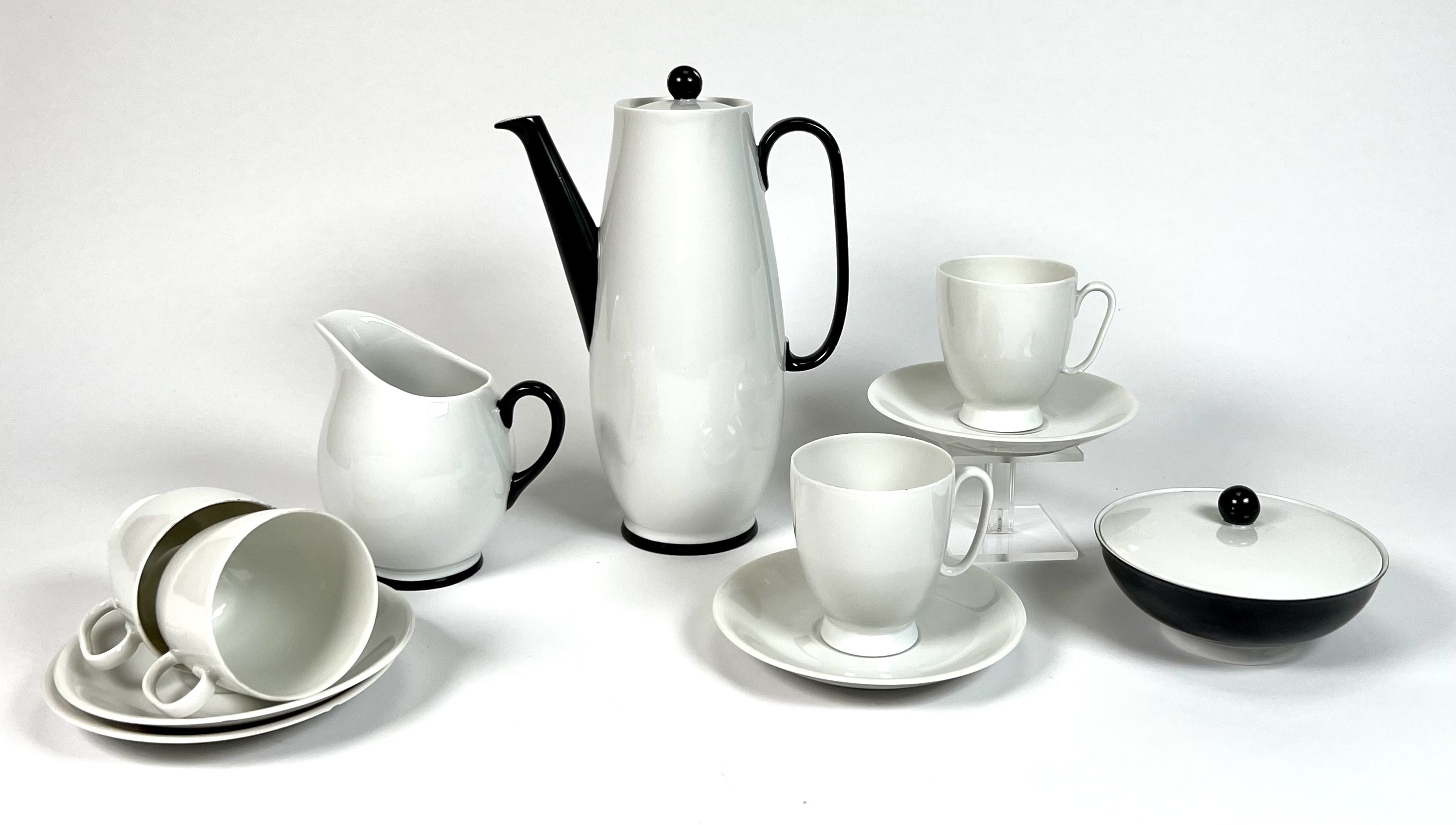 592. Koffieservies, ontwerp Edmond Bellefroid voor Mosa