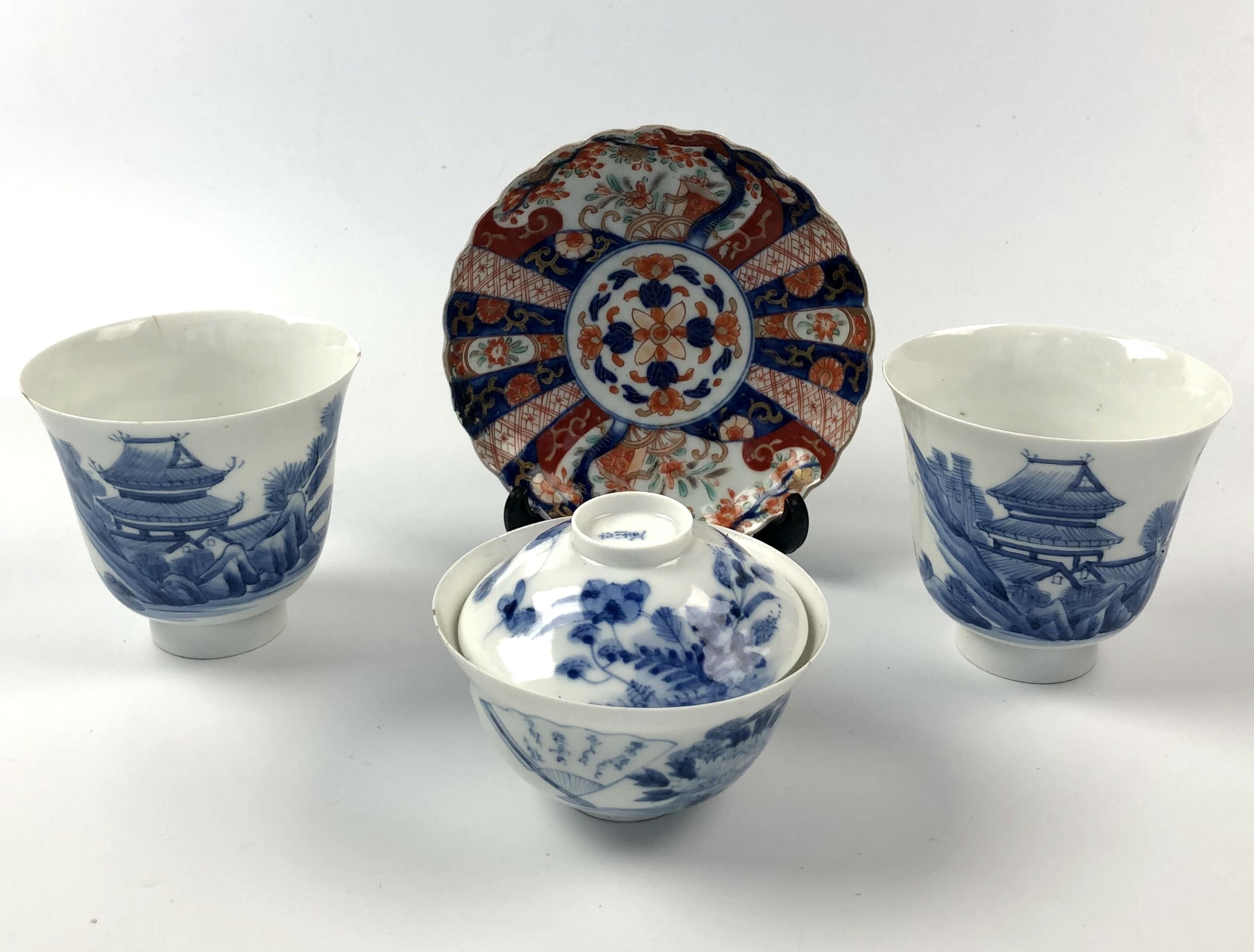 1005. Lot Japans porselein